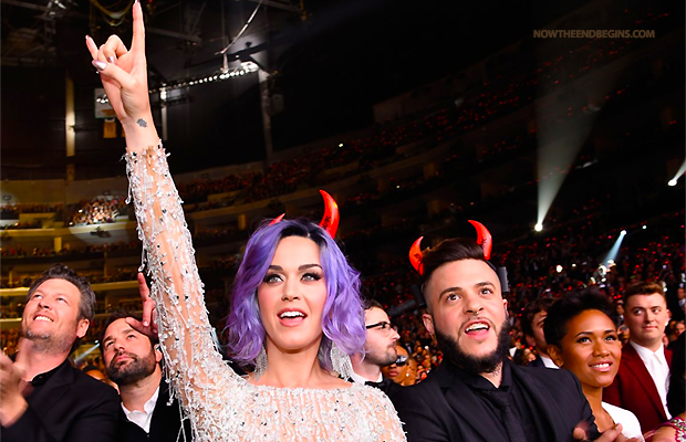katy-perry-wearing-devil-horns-at-2015-grammys-satanism-in-america ...